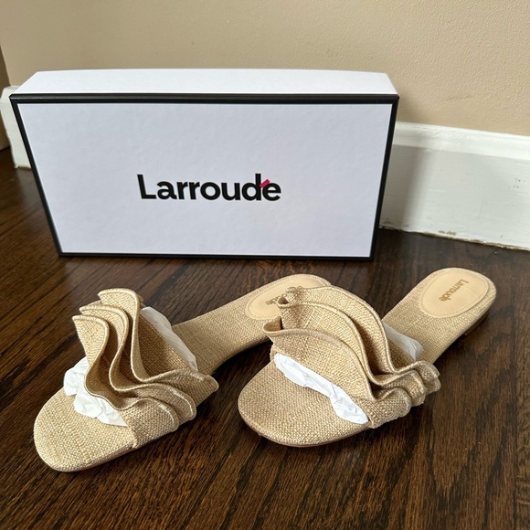 Larroude | Shoes | Nwt Larroude Ivy Ruffle Flat Mule In Beige Raffia ...